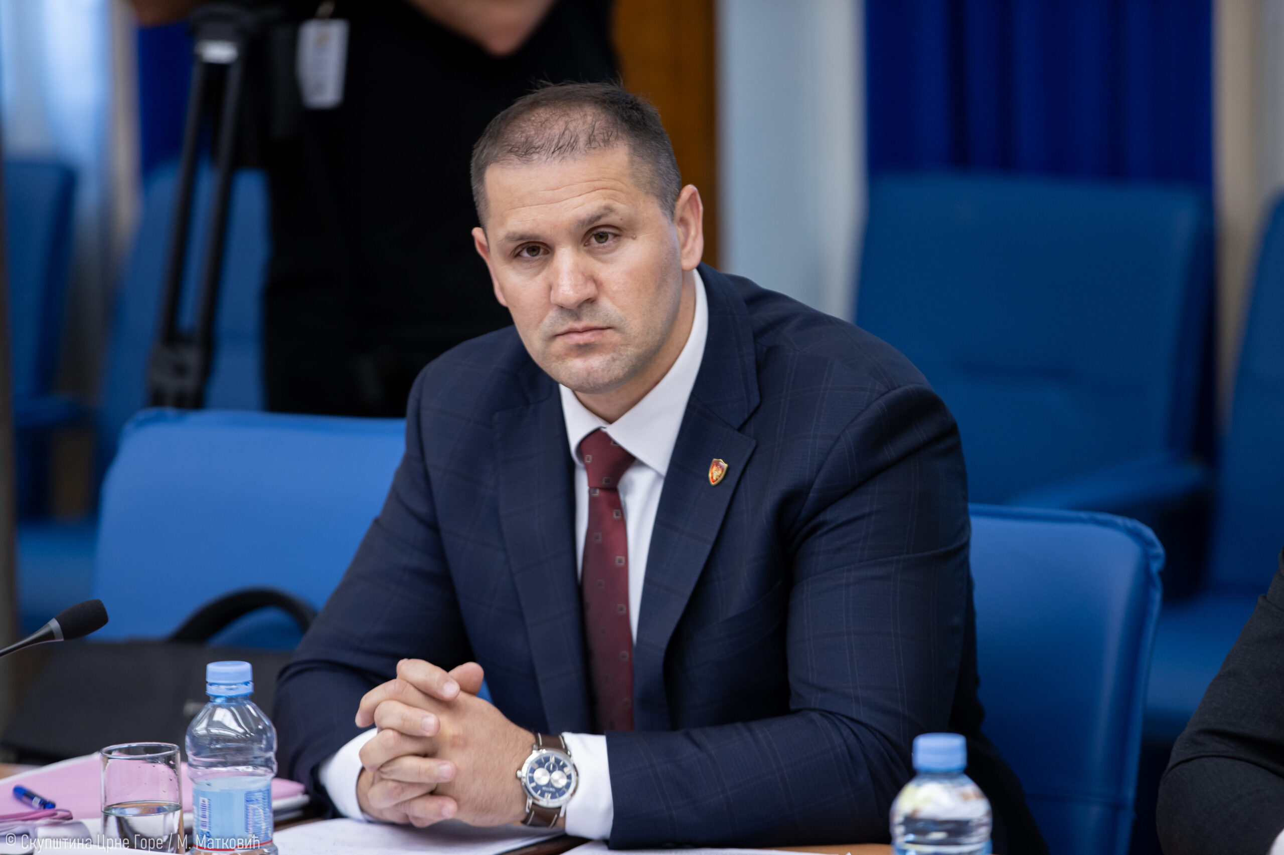 TV E: Narod koji ima ovakve čelnike narodne policije baš ne mora da ...