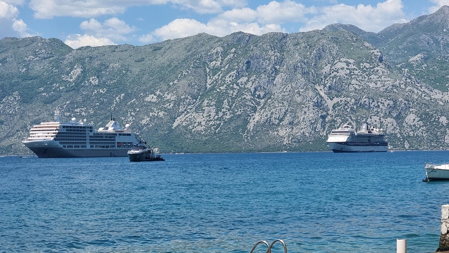 U kotorskom zalivu tri kruzera